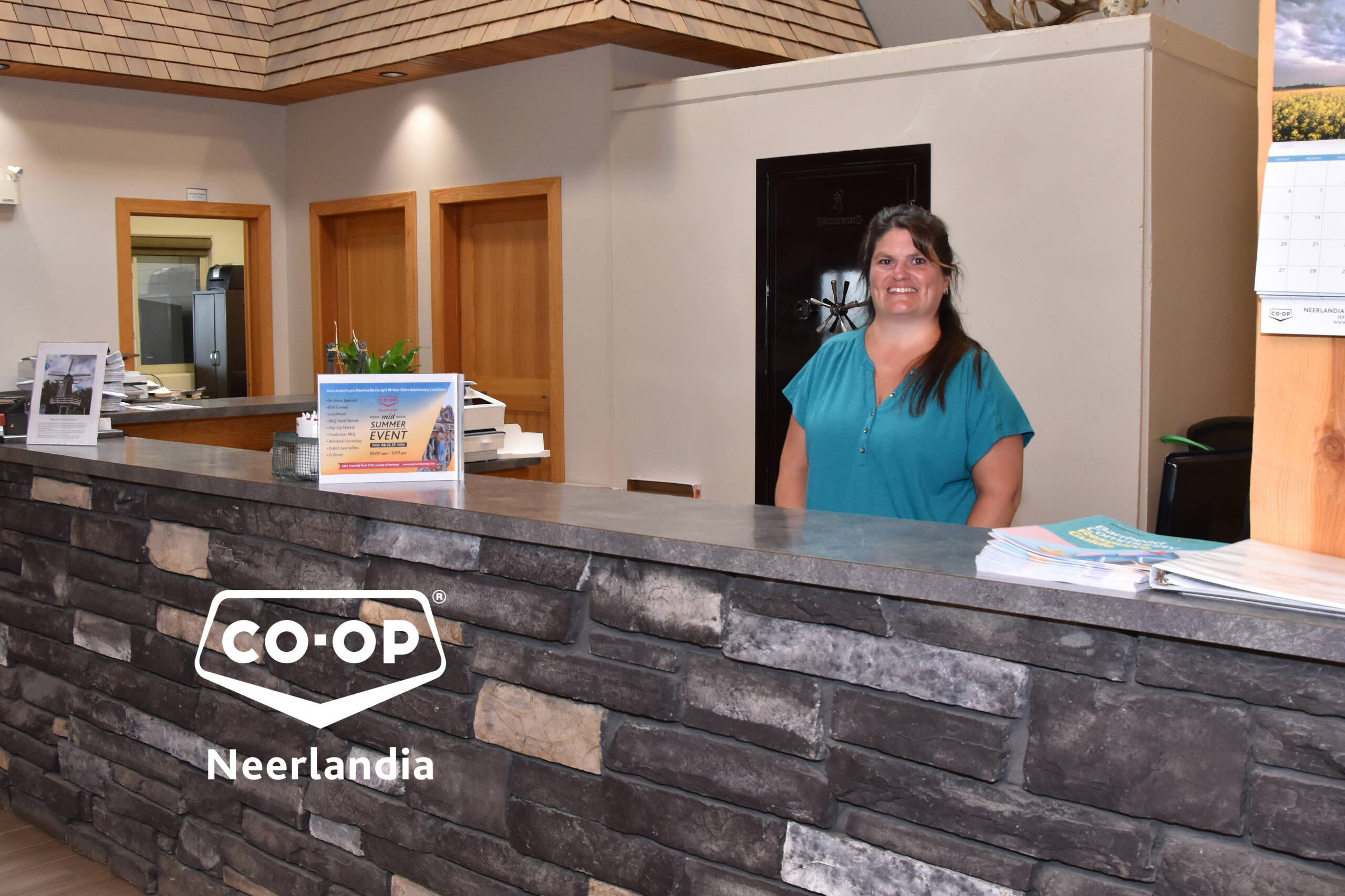 ADMINISTRATION DESK – Neerlandia Co-op
